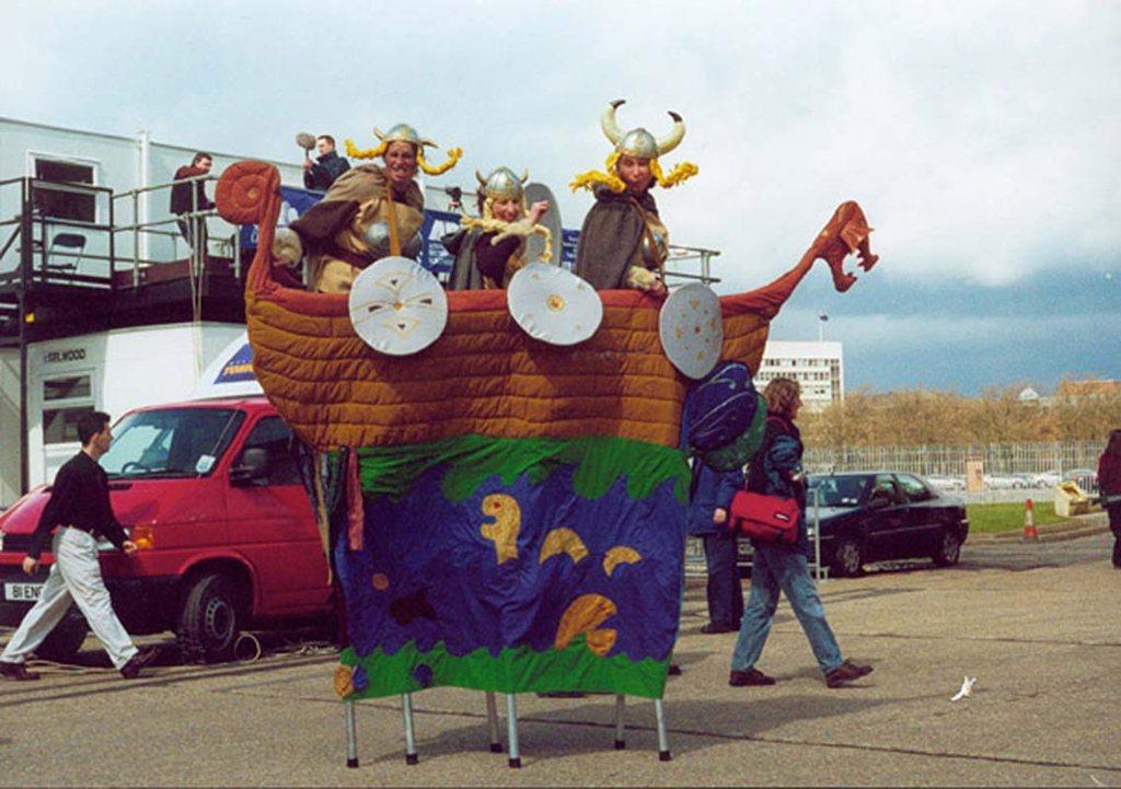 Hire / Book Viking Stilt Walkers - Circo Vikings | Contraband Events