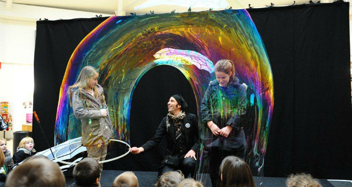 Booking agent for Sam Sam The Bubble Man - Children & Family Shows ...