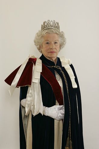 Hire Queen Lookalikes | Book Queen Elizabeth Lookalike - Patricia ...