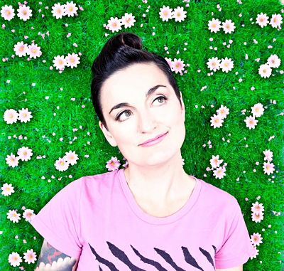 Booking agent for Zoe Lyons - Comedian | Contraband Events