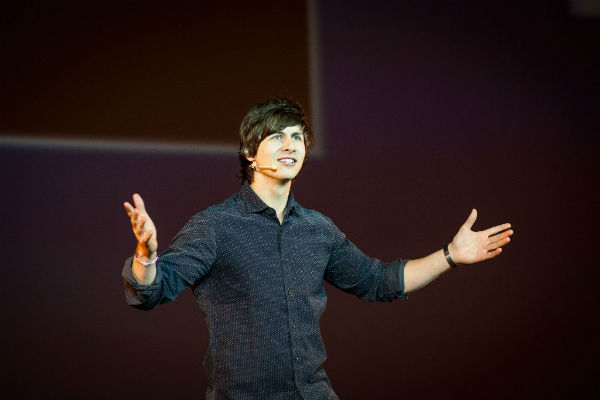 Booking agent for Ben Hanlin - Famous Magician | Contraband Events