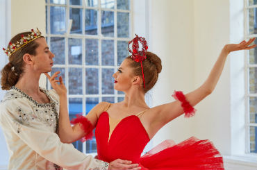 Hire / Book King & Queen Of Hearts Ballet Duo | Contraband Events